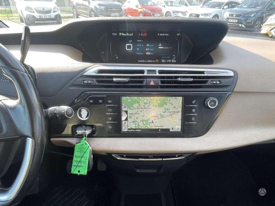 Brown Citroen c4-picasso 2015 in Taurage, with an engine capacity of 1.56 L and mileage of 210 thousand km for 3500 €, photo 17 on AUTOMOTO.COM.LV