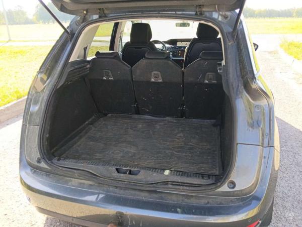 Brown Citroen c4-picasso 2017 in Marijampole, with an engine capacity of 1.56 L and mileage of 291 thousand km for 3700 €, photo 8 on AUTOMOTO.COM.LV