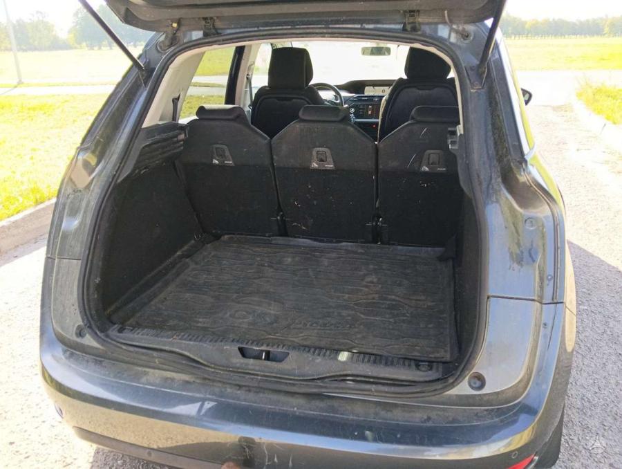 Brown Citroen c4-picasso 2017 in Marijampole, with an engine capacity of 1.56 L and mileage of 291 thousand km for 3700 €, photo 8 on AUTOMOTO.COM.LV