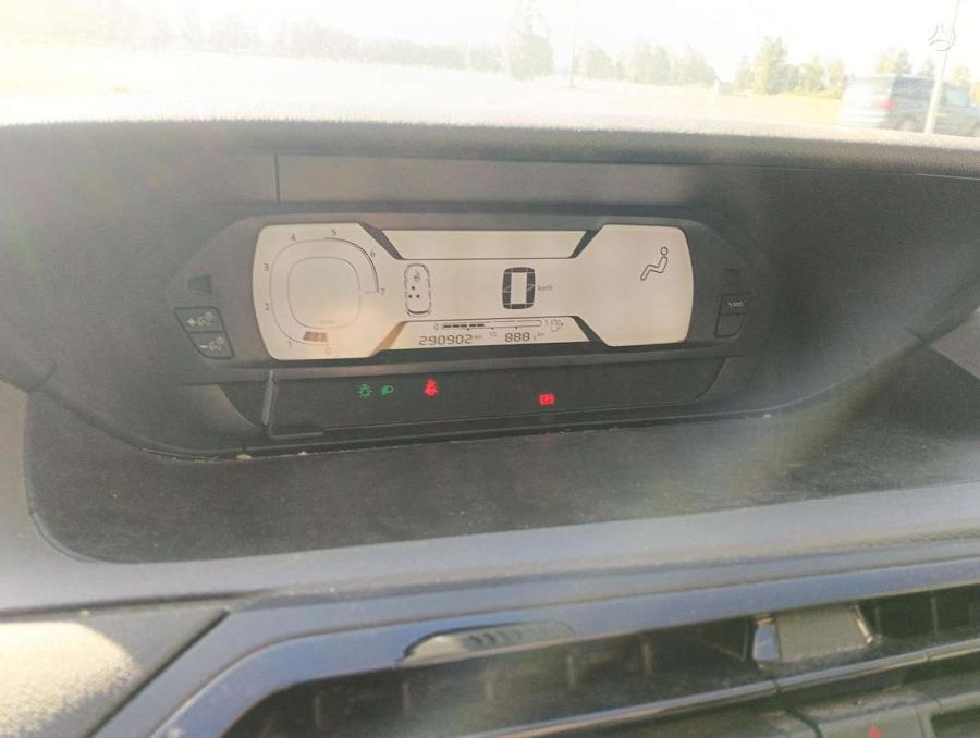 Brown Citroen c4-picasso 2017 in Marijampole, with an engine capacity of 1.56 L and mileage of 291 thousand km for 3700 €, photo 15 on AUTOMOTO.COM.LV