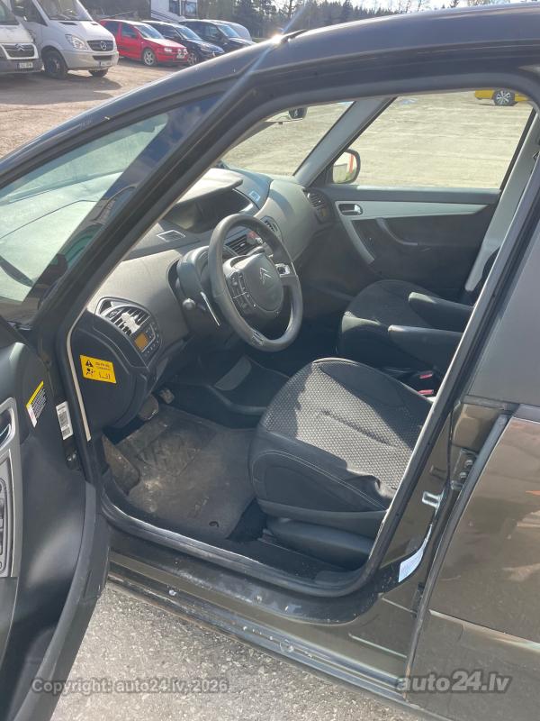 Brūns Citroen c4-picasso 2010 Tallina, ar dzinēja tilpumu 1.60 L un nobraukumu 279 tūkst. km par 1900 €, foto 5 vietnē AUTOMOTO.COM.LV