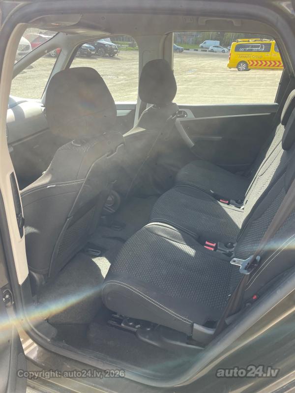Brūns Citroen c4-picasso 2010 Tallina, ar dzinēja tilpumu 1.60 L un nobraukumu 279 tūkst. km par 1900 €, foto 6 vietnē AUTOMOTO.COM.LV