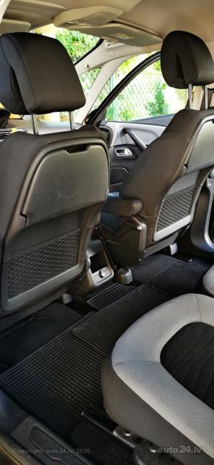 Brown Citroen c4-picasso 2014 in Tallinn, with an engine capacity of 1.60 L and mileage of 251 thousand km for 6999 €, photo 13 on AUTOMOTO.COM.LV