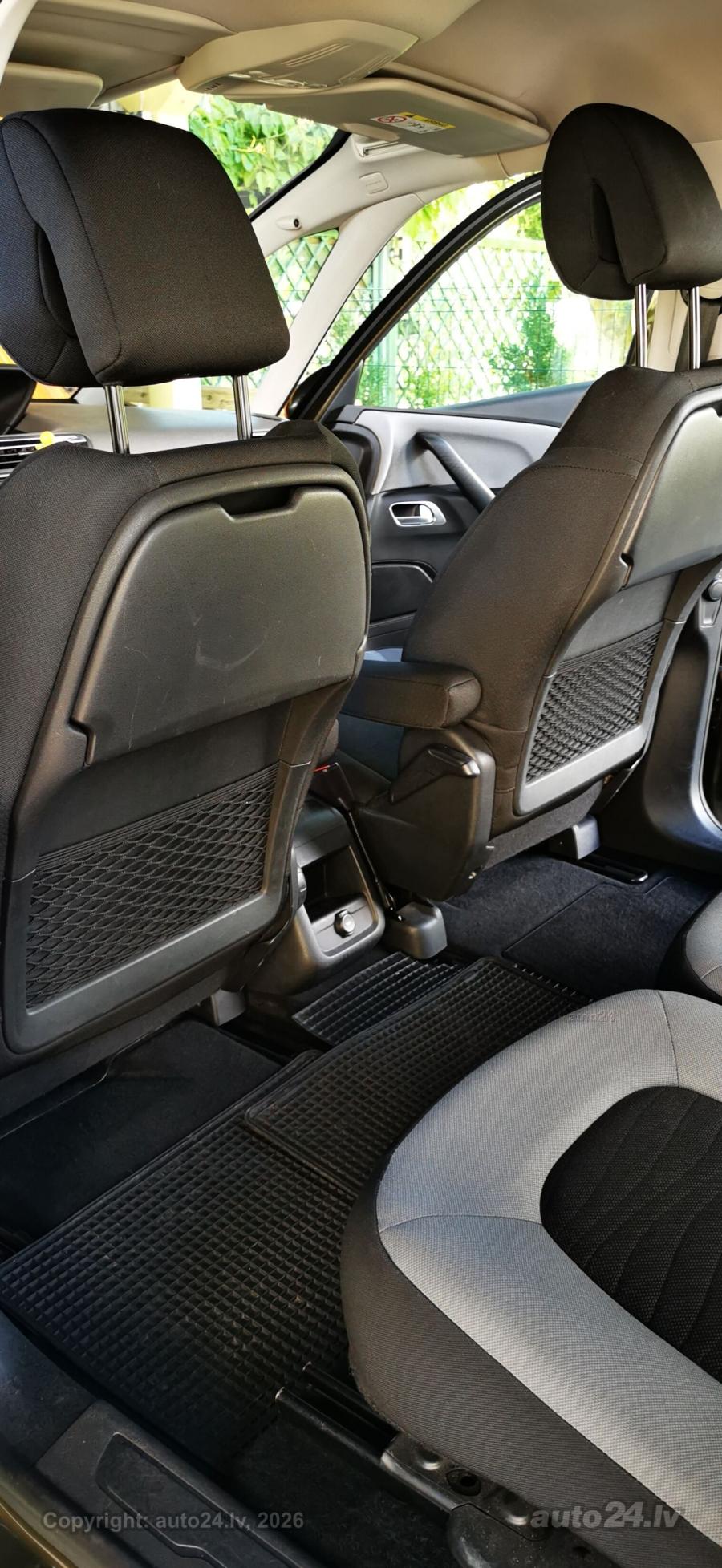 Brown Citroen c4-picasso 2014 in Tallinn, with an engine capacity of 1.60 L and mileage of 251 thousand km for 6999 €, photo 13 on AUTOMOTO.COM.LV