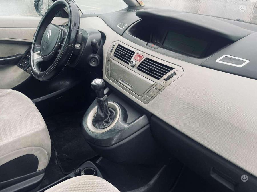 Grey Citroen c4-picasso 2009 in Vilnius, with an engine capacity of 1.60 L and mileage of 285 thousand km for 870 €, photo 6 on AUTOMOTO.COM.LV
