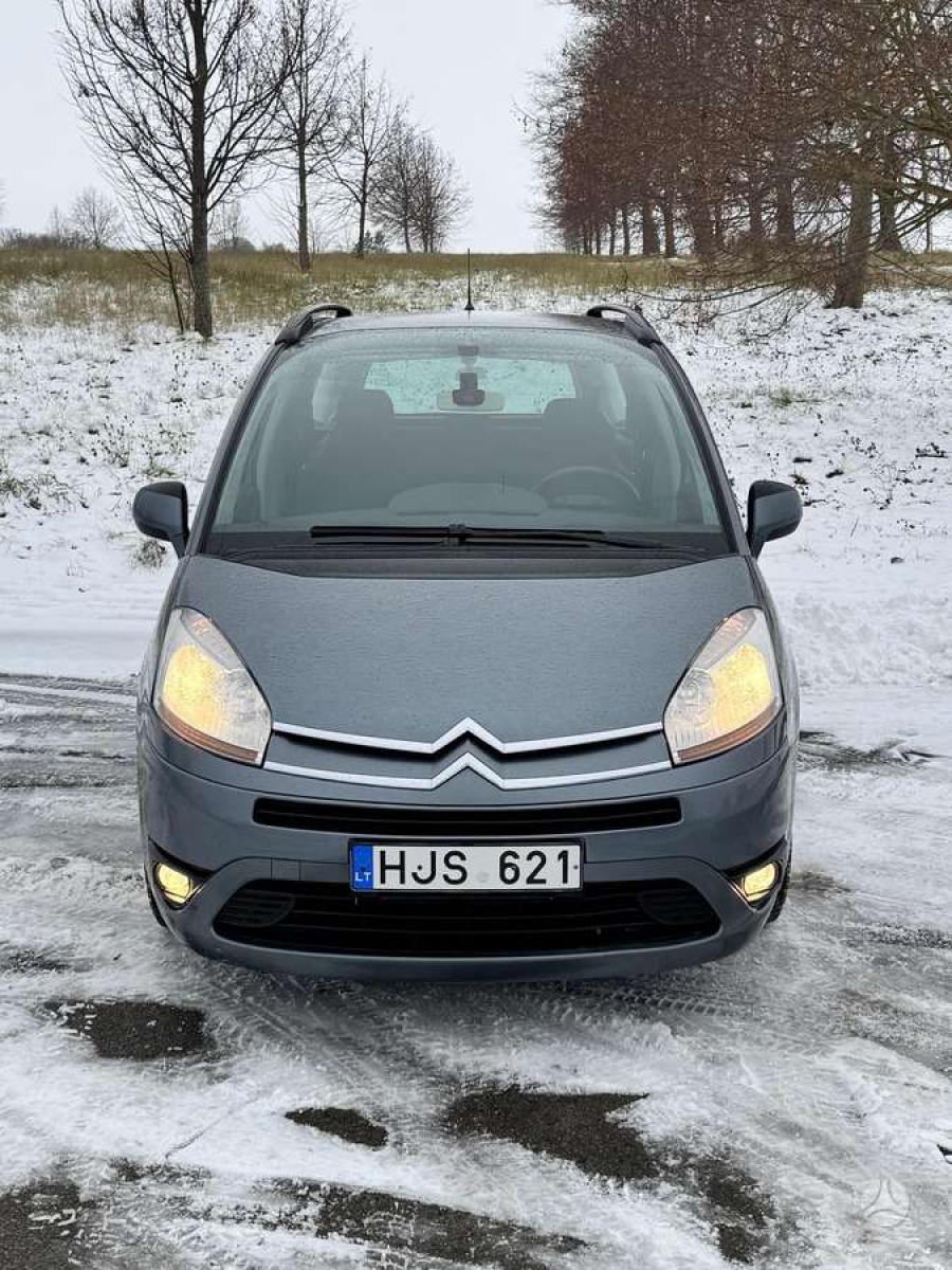 Grey Citroen c4-picasso 2007 in Siauliai, with an engine capacity of 1.56 L and mileage of 225 thousand km for 1890 €, photo 1 on AUTOMOTO.COM.LV