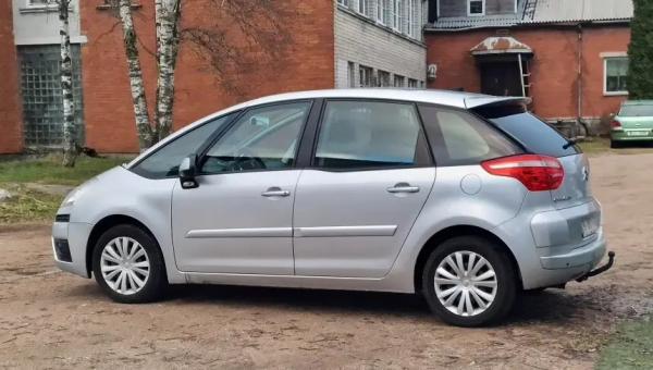 Pelēks Citroen c4-picasso 2007 Grobiņa, ar dzinēja tilpumu 1.60 L un nobraukumu 199 tūkst. km par 3300 €, foto 5 vietnē AUTOMOTO.COM.LV