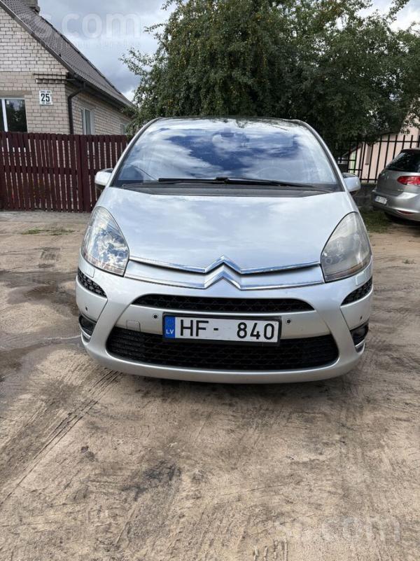 Grey Citroen c4-picasso 2009 in Daugavpils, with an engine capacity of 2.00 L and mileage of 318 thousand km for 3700 €, photo 2 on AUTOMOTO.COM.LV