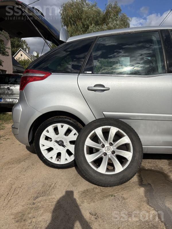 Grey Citroen c4-picasso 2009 in Daugavpils, with an engine capacity of 2.00 L and mileage of 318 thousand km for 3700 €, photo 7 on AUTOMOTO.COM.LV