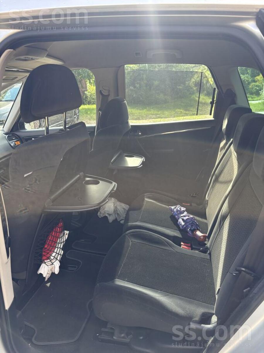 Pelēks Citroen c4-picasso 2009 Daugavpils, ar dzinēja tilpumu 2.00 L un nobraukumu 319 tūkst. km par 2900 €, foto 9 vietnē AUTOMOTO.COM.LV