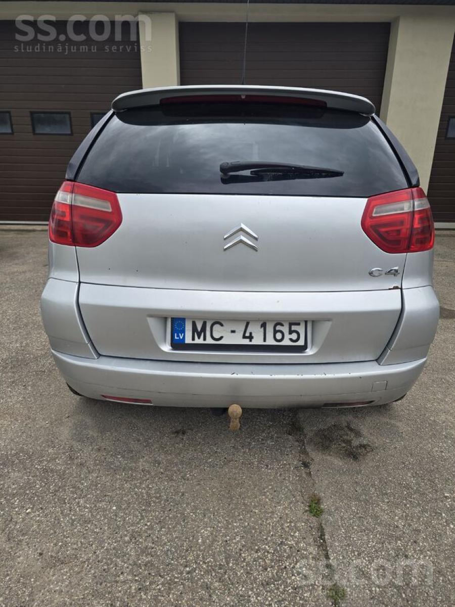 Pelēks Citroen c4-picasso 2010 Daugavpils, ar dzinēja tilpumu 1.60 L un nobraukumu 403 tūkst. km par 1199 €, foto 8 vietnē AUTOMOTO.COM.LV