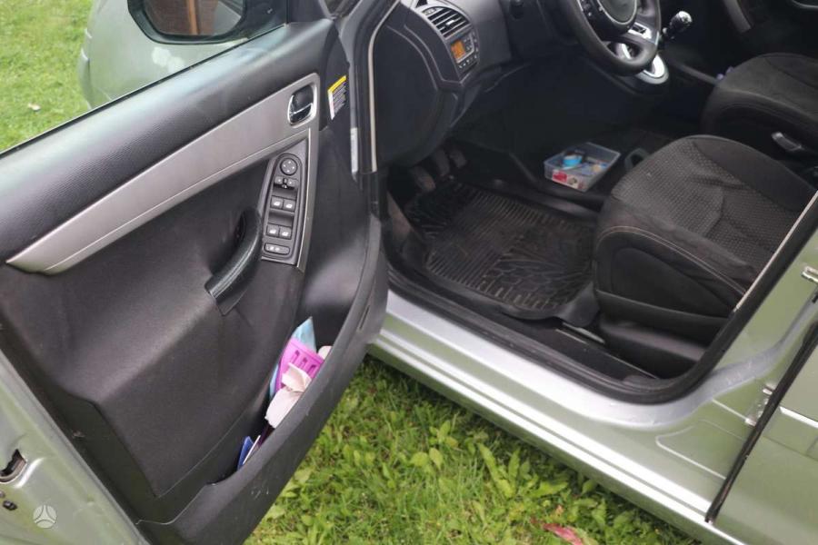 Pelēks Citroen c4-picasso 2011 Vilkaviškis, ar dzinēja tilpumu 1.56 L un nobraukumu 5 tūkst. km par 1500 €, foto 8 vietnē AUTOMOTO.COM.LV