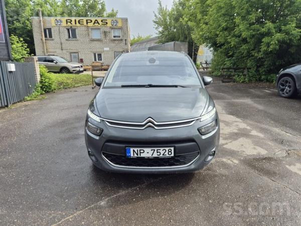 Grey Citroen c4-picasso 2014 in Riga, with an engine capacity of 1.60 L and mileage of 246 thousand km for 4490 €, photo 3 on AUTOMOTO.COM.LV