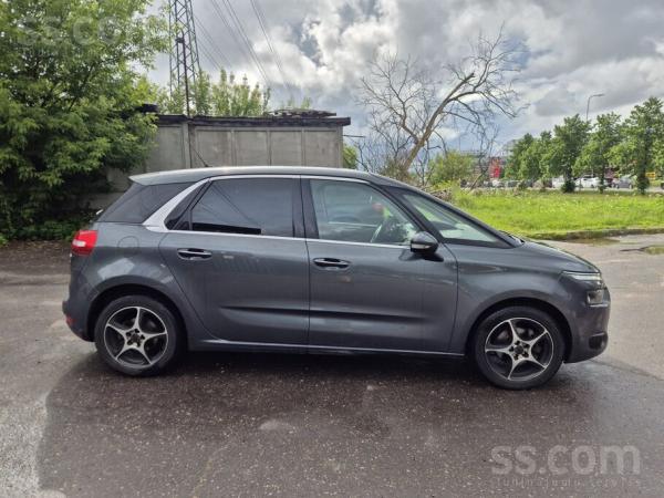 Grey Citroen c4-picasso 2014 in Riga, with an engine capacity of 1.60 L and mileage of 246 thousand km for 4490 €, photo 5 on AUTOMOTO.COM.LV