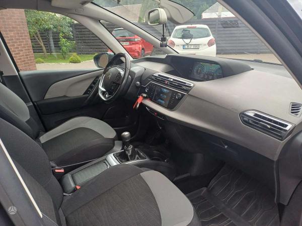 Grey Citroen c4-picasso 2014 in Taurage, with an engine capacity of 2.00 L and mileage of 260 thousand km for 4400 €, photo 5 on AUTOMOTO.COM.LV