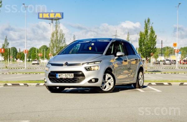 Grey Citroen c4-picasso 2015 in Riga, with an engine capacity of 2.00 L and mileage of 228 thousand km for 6890 €, photo 4 on AUTOMOTO.COM.LV