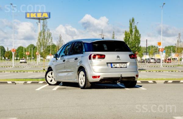 Grey Citroen c4-picasso 2015 in Riga, with an engine capacity of 2.00 L and mileage of 228 thousand km for 6890 €, photo 8 on AUTOMOTO.COM.LV
