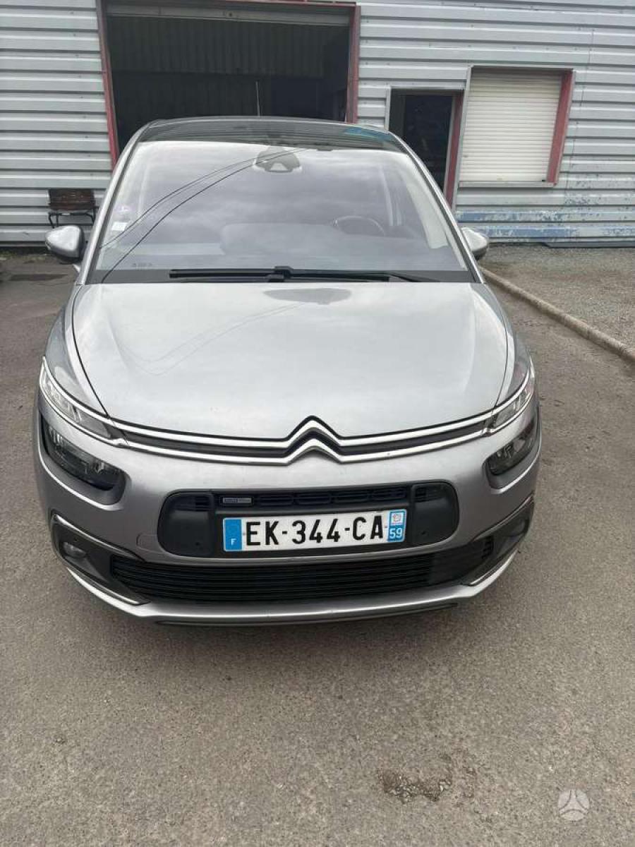 Grey Citroen c4-picasso 2017 in Kaunas, with an engine capacity of 1.20 L and mileage of 118 thousand km for 5590 €, photo 1 on AUTOMOTO.COM.LV
