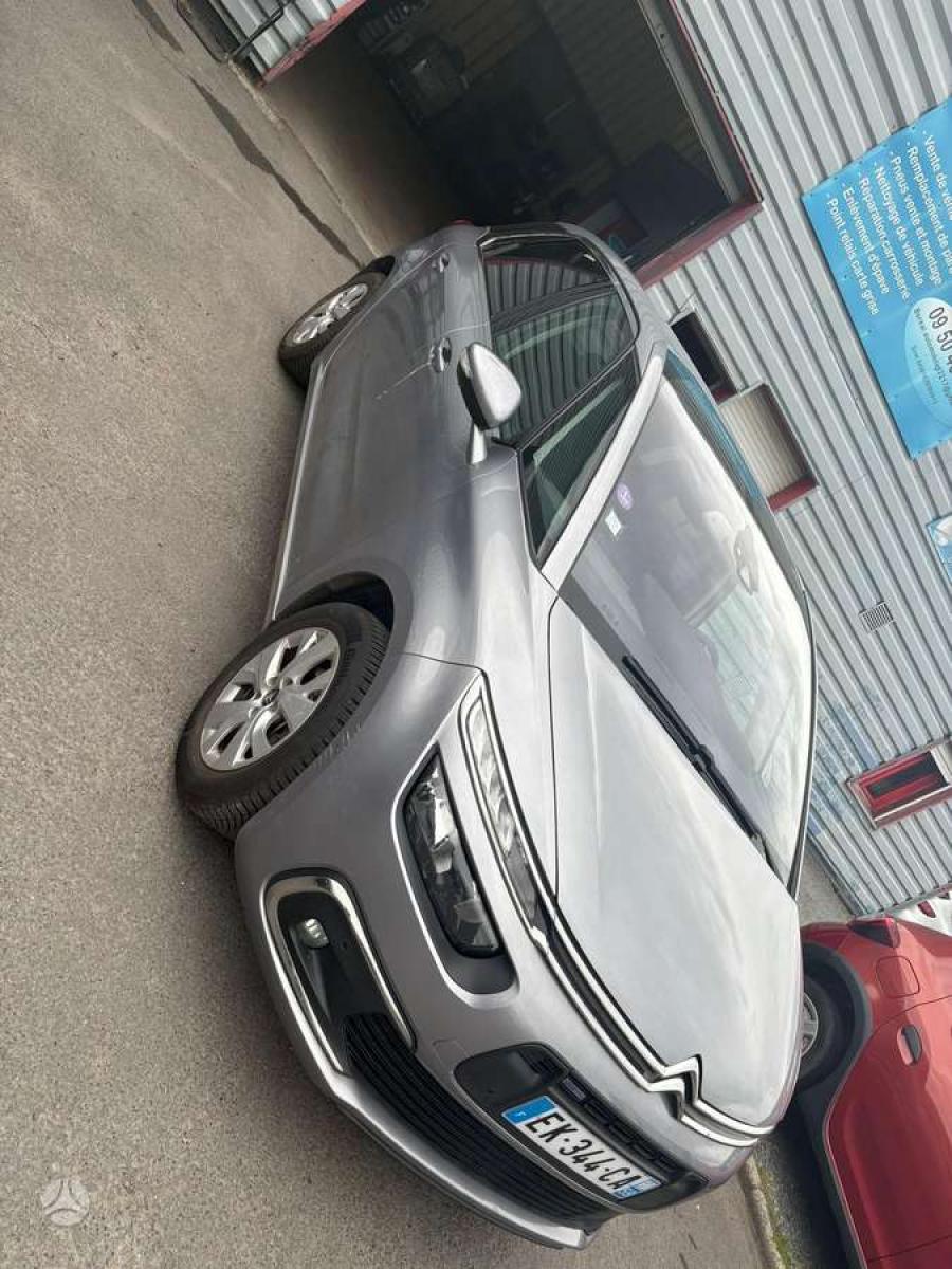 Grey Citroen c4-picasso 2017 in Kaunas, with an engine capacity of 1.20 L and mileage of 118 thousand km for 5590 €, photo 4 on AUTOMOTO.COM.LV