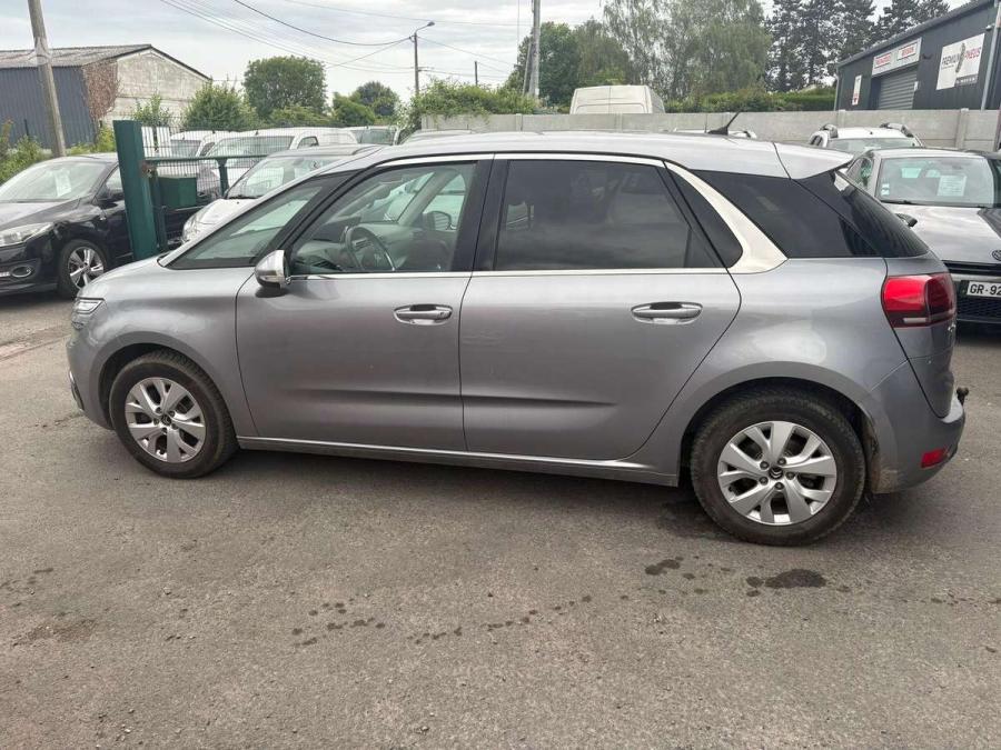 Grey Citroen c4-picasso 2017 in Kaunas, with an engine capacity of 1.20 L and mileage of 118 thousand km for 5590 €, photo 5 on AUTOMOTO.COM.LV