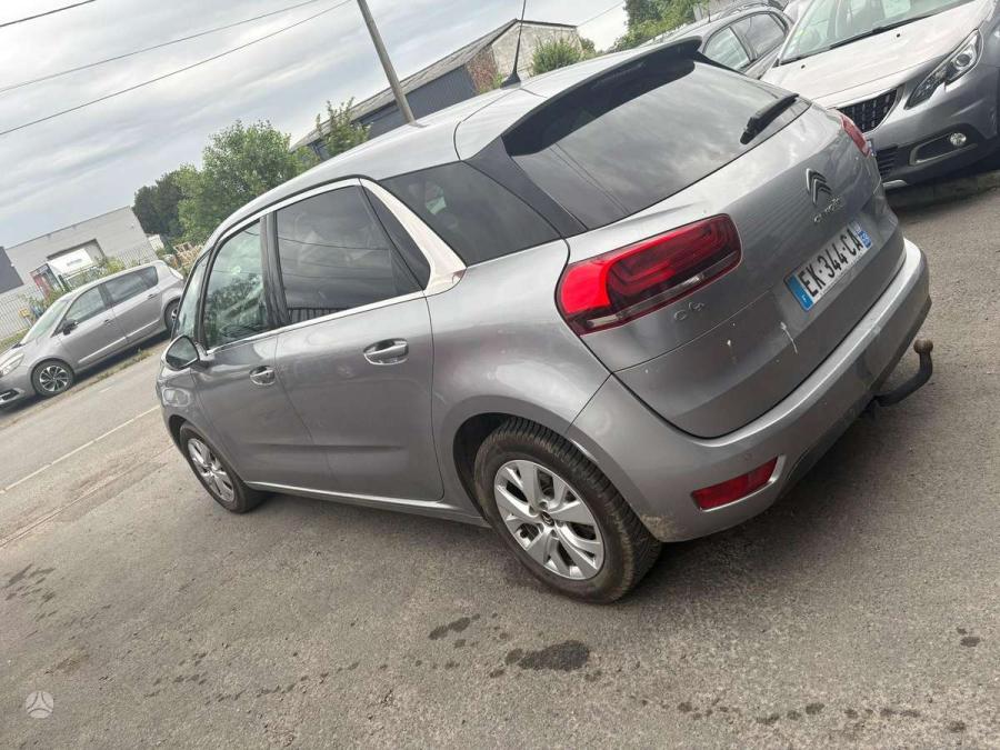 Grey Citroen c4-picasso 2017 in Kaunas, with an engine capacity of 1.20 L and mileage of 118 thousand km for 5590 €, photo 6 on AUTOMOTO.COM.LV