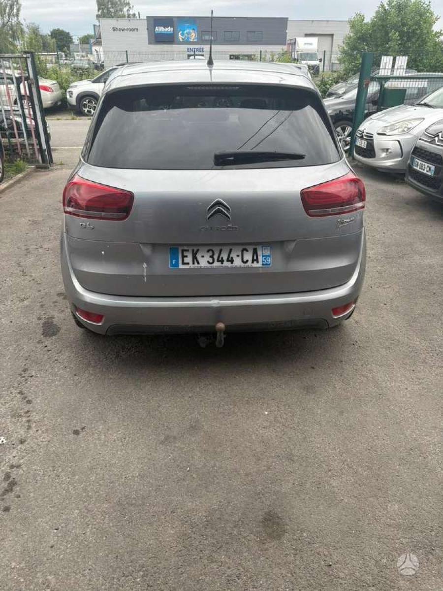 Grey Citroen c4-picasso 2017 in Kaunas, with an engine capacity of 1.20 L and mileage of 118 thousand km for 5590 €, photo 7 on AUTOMOTO.COM.LV