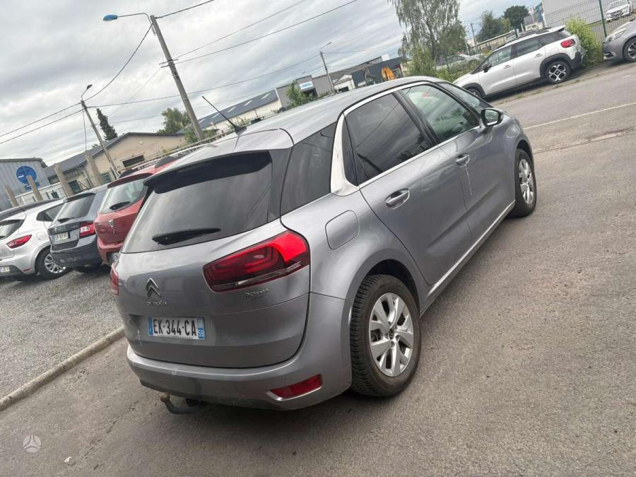 Grey Citroen c4-picasso 2017 in Kaunas, with an engine capacity of 1.20 L and mileage of 118 thousand km for 5590 €, photo 8 on AUTOMOTO.COM.LV