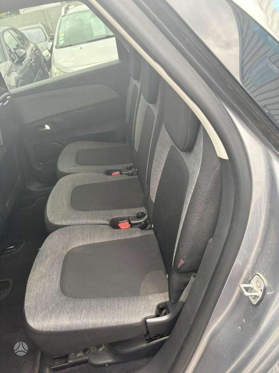 Grey Citroen c4-picasso 2017 in Kaunas, with an engine capacity of 1.20 L and mileage of 118 thousand km for 5590 €, photo 11 on AUTOMOTO.COM.LV