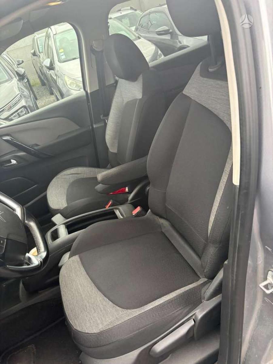 Grey Citroen c4-picasso 2017 in Kaunas, with an engine capacity of 1.20 L and mileage of 118 thousand km for 5590 €, photo 13 on AUTOMOTO.COM.LV