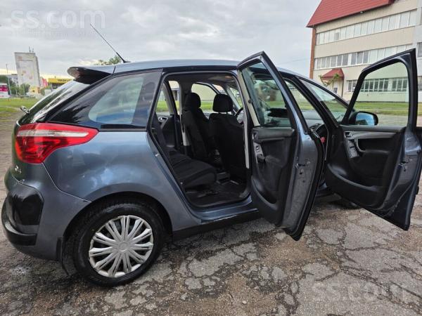 Pelēks Citroen c4-picasso 2004 Liepāja, ar dzinēja tilpumu 1.60 L un nobraukumu 245 tūkst. km par 1200 €, foto 4 vietnē AUTOMOTO.COM.LV