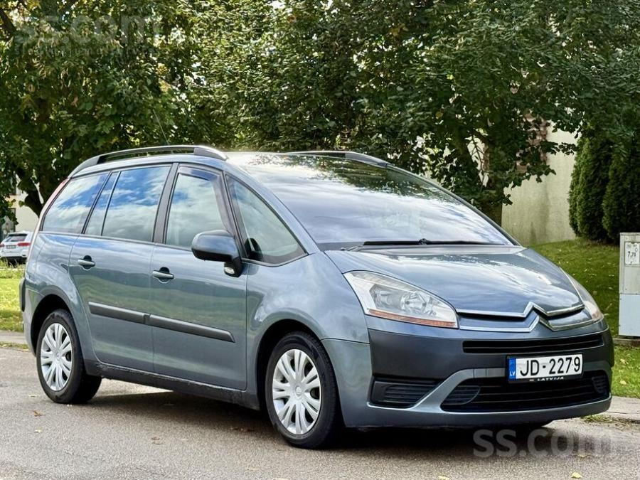 Grey Citroen c4-picasso 2007 in Riga, with an engine capacity of 2.00 L and mileage of 301 thousand km for 990 €, photo 2 on AUTOMOTO.COM.LV