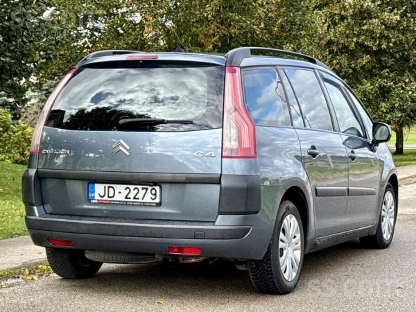 Grey Citroen c4-picasso 2007 in Riga, with an engine capacity of 2.00 L and mileage of 301 thousand km for 990 €, photo 3 on AUTOMOTO.COM.LV
