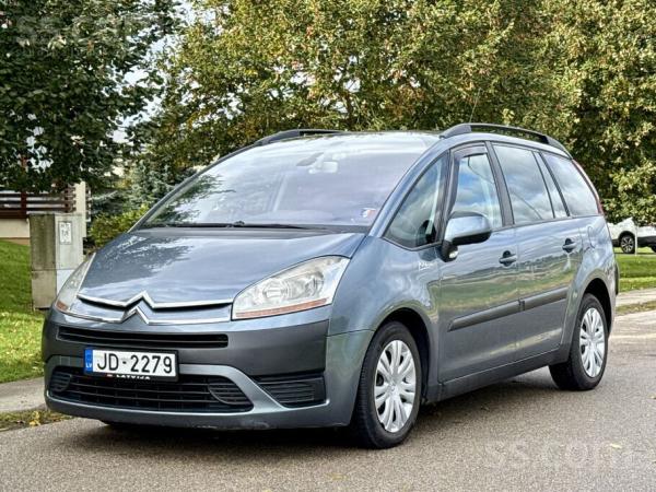 Grey Citroen c4-picasso 2007 in Riga, with an engine capacity of 2.00 L and mileage of 301 thousand km for 990 €, photo 6 on AUTOMOTO.COM.LV