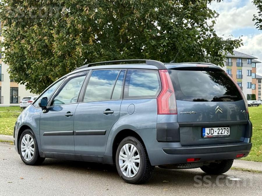 Grey Citroen c4-picasso 2007 in Riga, with an engine capacity of 2.00 L and mileage of 301 thousand km for 990 €, photo 8 on AUTOMOTO.COM.LV