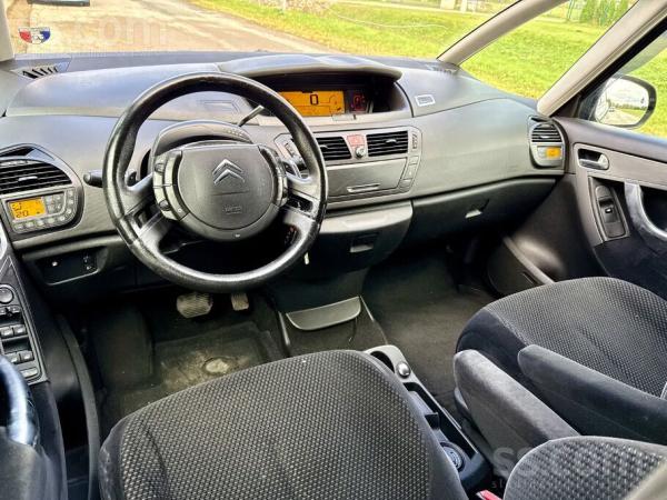 Grey Citroen c4-picasso 2007 in Riga, with an engine capacity of 2.00 L and mileage of 301 thousand km for 990 €, photo 9 on AUTOMOTO.COM.LV