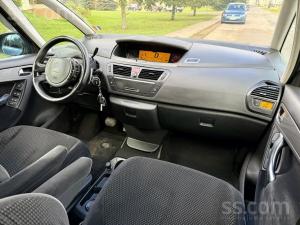 Grey Citroen c4-picasso 2007 in Riga, with an engine capacity of 2.00 L and mileage of 301 thousand km for 990 €, photo 10 on AUTOMOTO.COM.LV