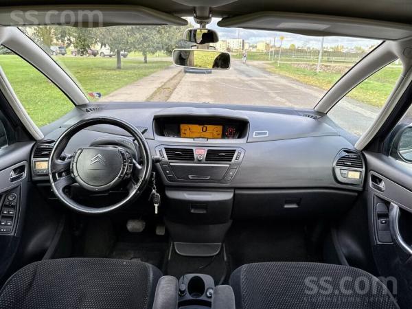 Grey Citroen c4-picasso 2007 in Riga, with an engine capacity of 2.00 L and mileage of 301 thousand km for 990 €, photo 11 on AUTOMOTO.COM.LV
