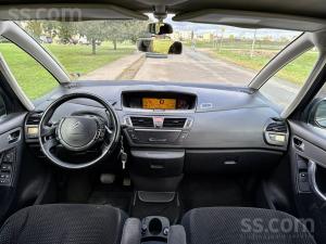 Grey Citroen c4-picasso 2007 in Riga, with an engine capacity of 2.00 L and mileage of 301 thousand km for 990 €, photo 11 on AUTOMOTO.COM.LV