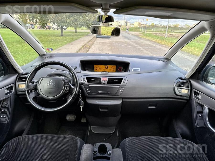 Grey Citroen c4-picasso 2007 in Riga, with an engine capacity of 2.00 L and mileage of 301 thousand km for 990 €, photo 11 on AUTOMOTO.COM.LV