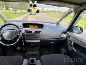 Grey Citroen c4-picasso 2007 in Riga, with an engine capacity of 2.00 L and mileage of 301 thousand km for 990 €, photo 12 on AUTOMOTO.COM.LV