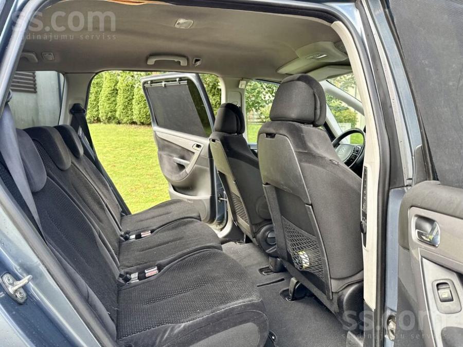 Grey Citroen c4-picasso 2007 in Riga, with an engine capacity of 2.00 L and mileage of 301 thousand km for 990 €, photo 14 on AUTOMOTO.COM.LV