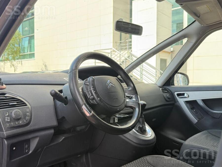 Grey Citroen c4-picasso 2007 in Riga, with an engine capacity of 1.60 L and mileage of 0 thousand km for 2500 €, photo 5 on AUTOMOTO.COM.LV