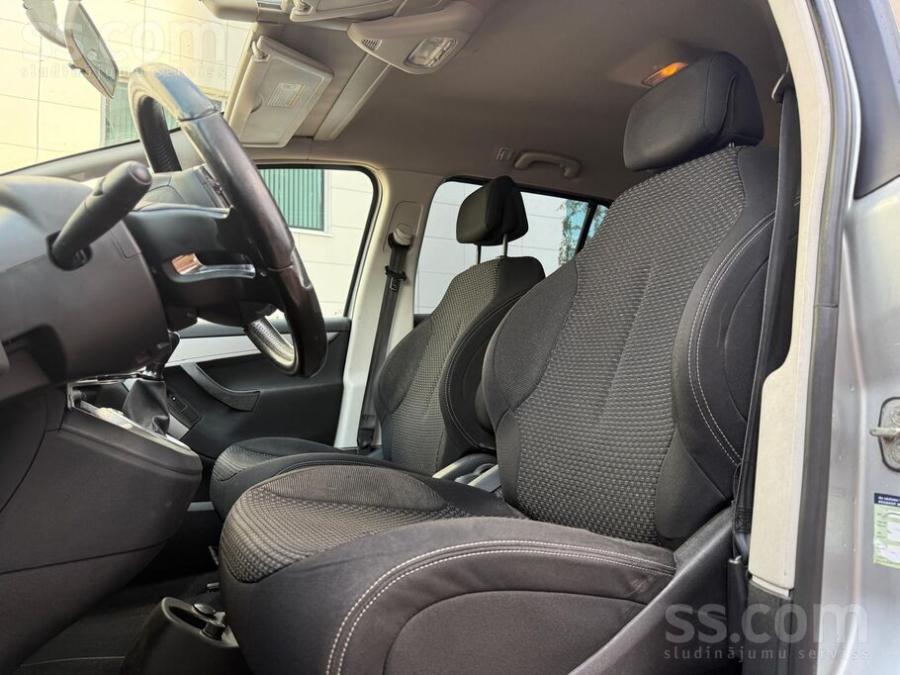 Grey Citroen c4-picasso 2007 in Riga, with an engine capacity of 1.60 L and mileage of 0 thousand km for 2500 €, photo 6 on AUTOMOTO.COM.LV