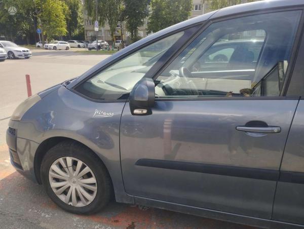 Pelēks Citroen c4-picasso 2007 Kauņa, ar dzinēja tilpumu 1.60 L un nobraukumu 261 tūkst. km par 1350 €, foto 3 vietnē AUTOMOTO.COM.LV