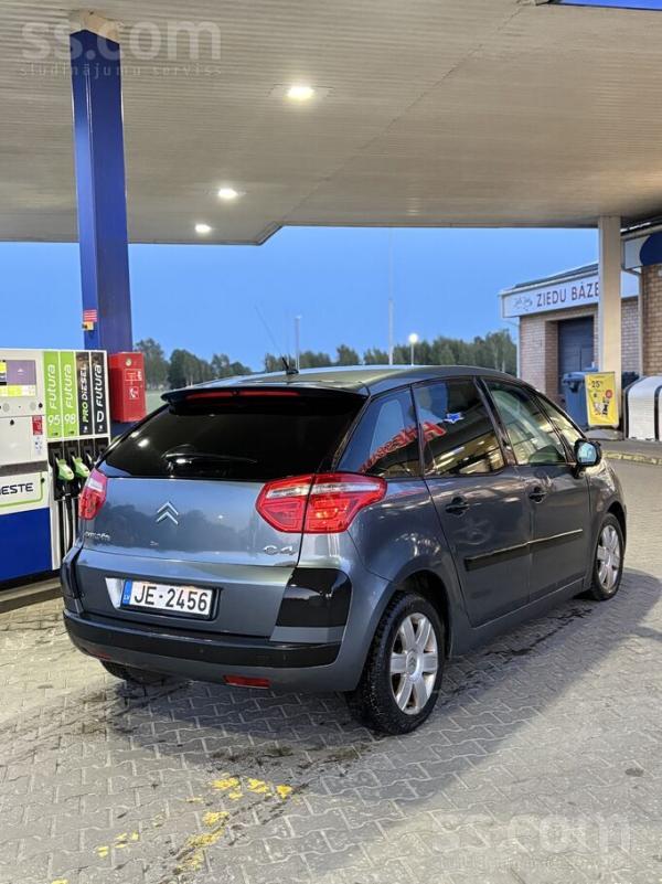 Grey Citroen c4-picasso 2008 in Kuldiga, with an engine capacity of 2.00 L and mileage of 0 thousand km for 6990 €, photo 4 on AUTOMOTO.COM.LV
