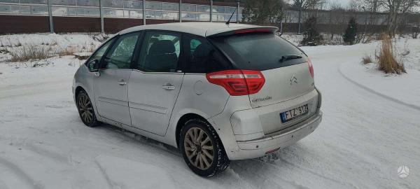 Pelēks Citroen c4-picasso 2008 Kauņa, ar dzinēja tilpumu 2.00 L un nobraukumu 220 tūkst. km par 800 €, foto 4 vietnē AUTOMOTO.COM.LV
