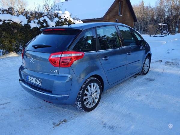 Grey Citroen c4-picasso 2008 in Taurage, with an engine capacity of 1.56 L and mileage of 311 thousand km for 1900 €, photo 4 on AUTOMOTO.COM.LV