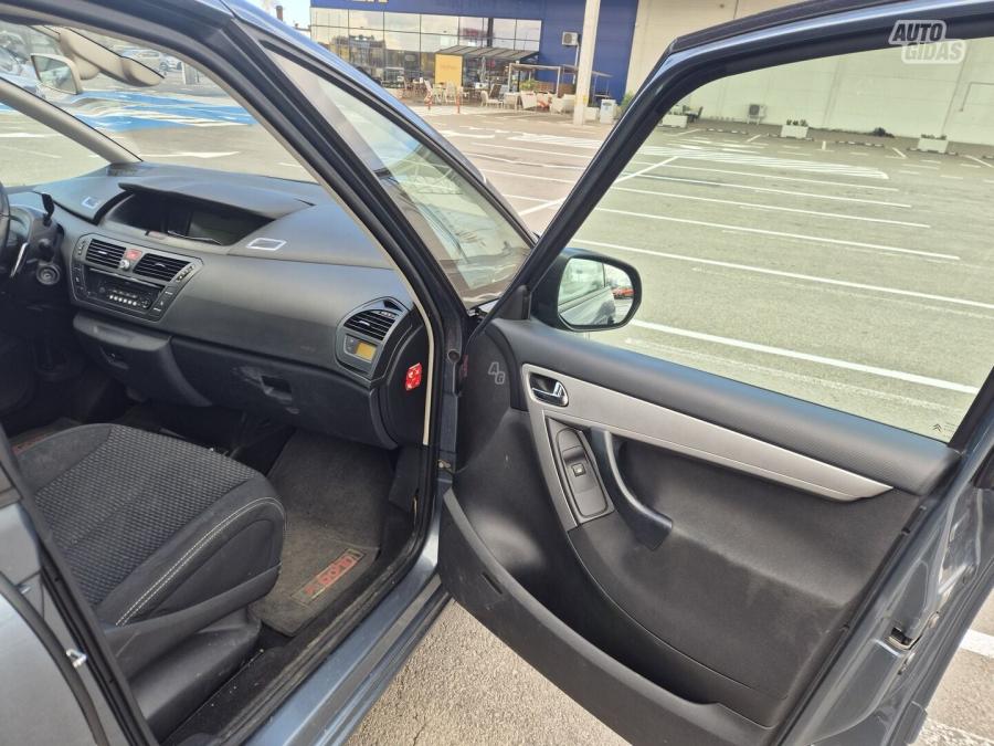 Pelēks Citroen c4-picasso 2008 Klaipėda, ar dzinēja tilpumu 2.00 L un nobraukumu 208 tūkst. km par 850 €, foto 26 vietnē AUTOMOTO.COM.LV