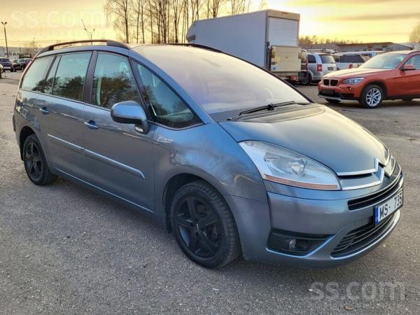 Grey Citroen c4-picasso 2008 in Riga, with an engine capacity of 1.60 L and mileage of 0 thousand km for 1890 €, photo 3 on AUTOMOTO.COM.LV