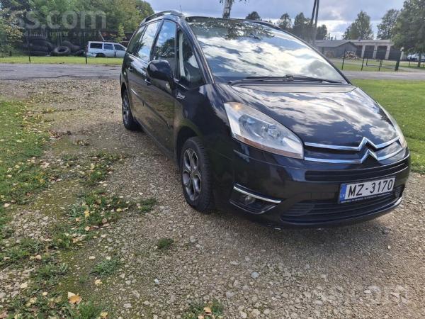 Grey Citroen c4-picasso 2008 in Valmiera, with an engine capacity of 2.00 L and mileage of 180 thousand km for 1400 €, photo 3 on AUTOMOTO.COM.LV